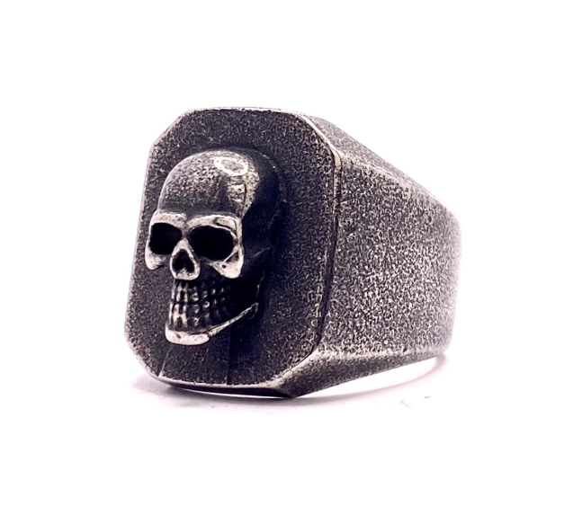 Rebellischer Ragetti Totenkopfring | Emporium Ring